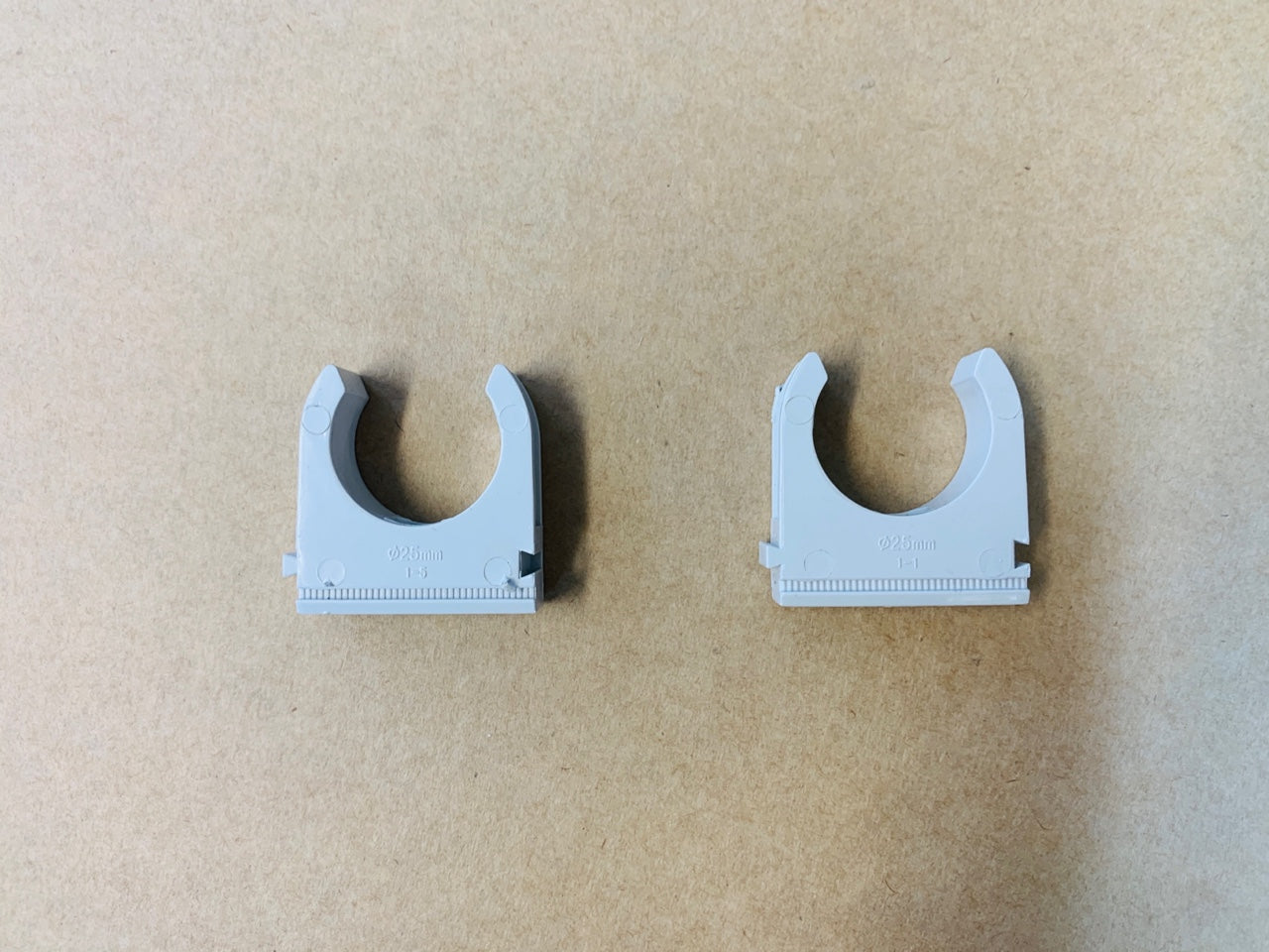 [E1728] Electrical Clip 25mm wall mounting ( 100 clips) – NZ Pipe